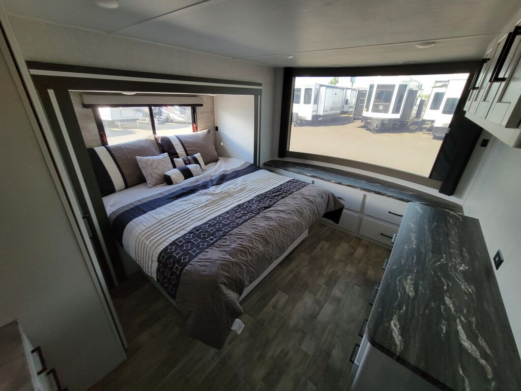 New 2024 Crossroads Hampton HP375DBL Destination Trailer for sale in ...