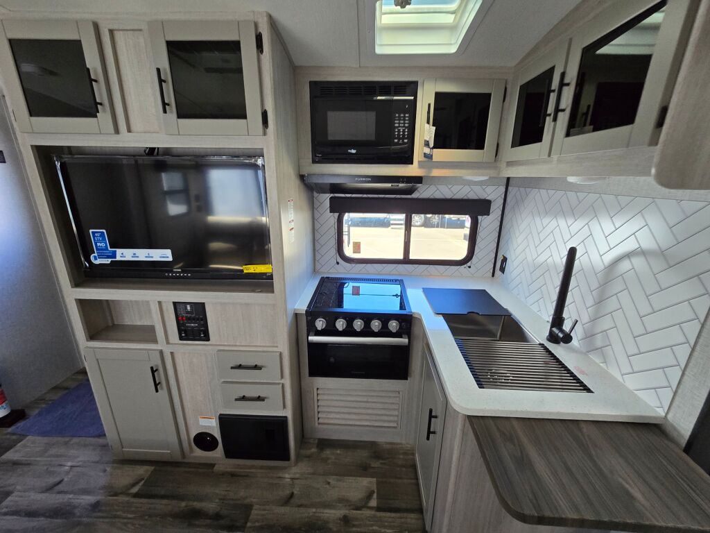 New 2024 Crossroads Sunset Trail Super Lite SS222RB Travel Trailer for ...