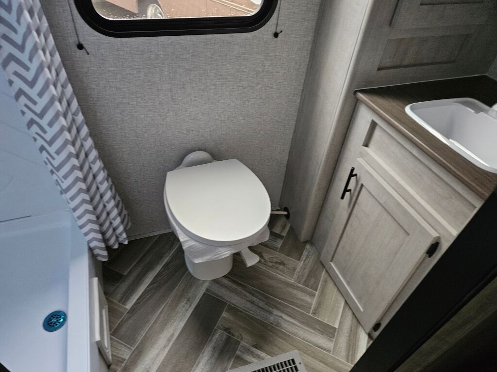 New 2025 CrossRoads Zinger ZR390DB Travel Trailer for sale in, Everett ...