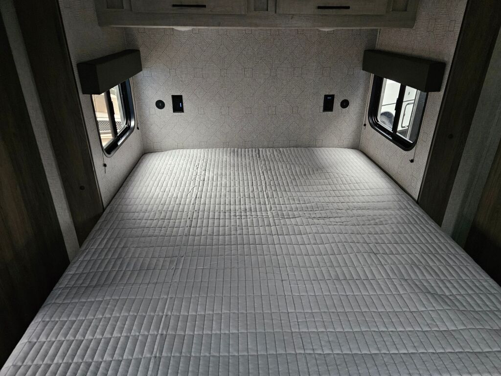 New 2025 CrossRoads Zinger ZR390DB Travel Trailer for sale in, Everett ...