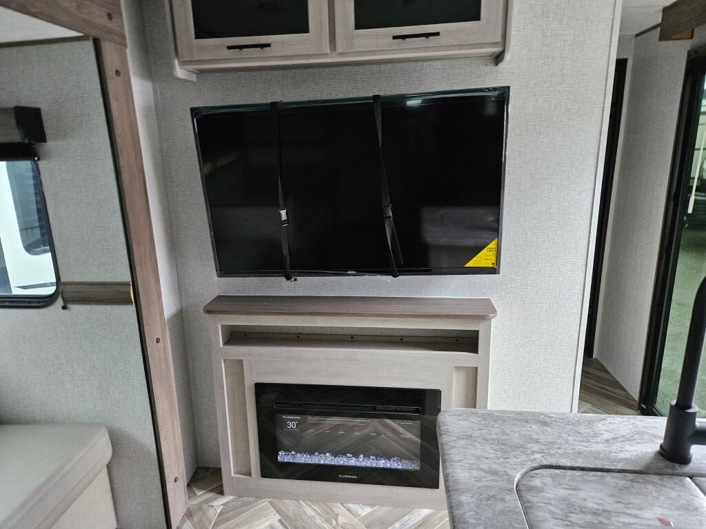 New 2025 CrossRoads Zinger ZR390DB Travel Trailer for sale in, Everett ...