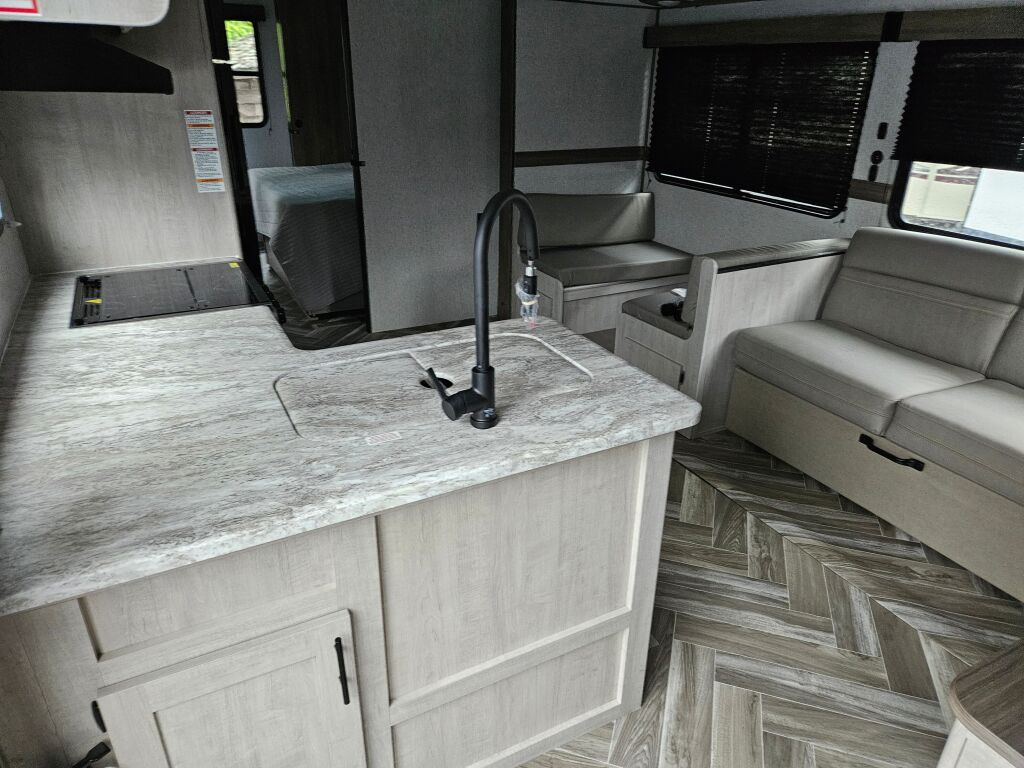 New 2025 Crossroads Zinger ZR390DB Travel Trailer for sale in, Everett ...