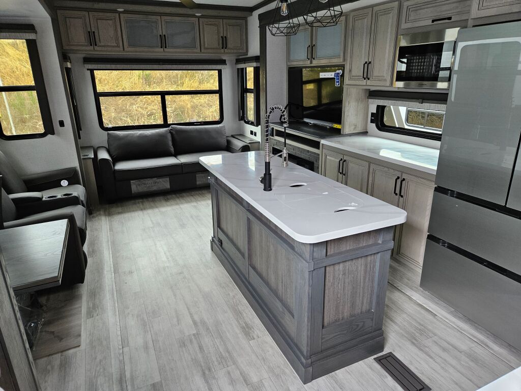 New 2025 Keystone Alpine 3303CK Fifth Wheel for sale in, Sumner Wa, at ...