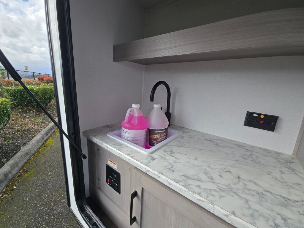 Used 2024 Coleman Rubicon 1400BH Travel Trailer for sale in, Mt. Vernon ...