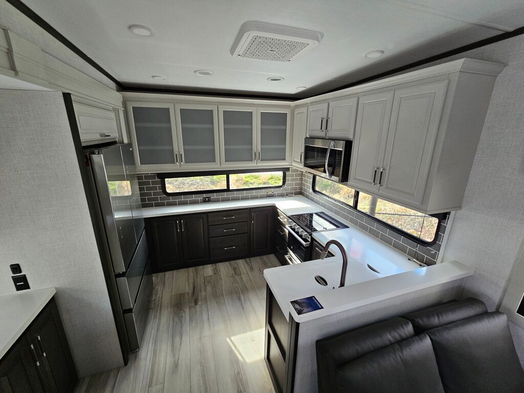 New 2025 Keystone Alpine Avalanche Edition 379MB Fifth Wheel for sale ...