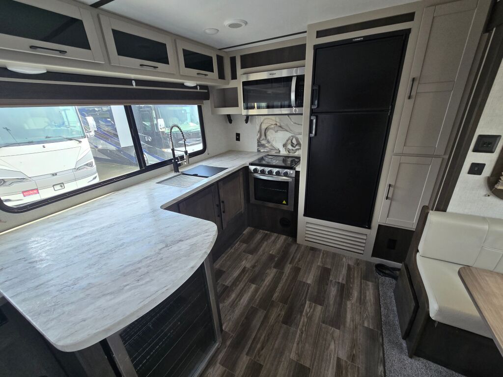 Used 2020 CrossRoads Cruiser Aire CR28RKS Travel Trailer for sale in ...