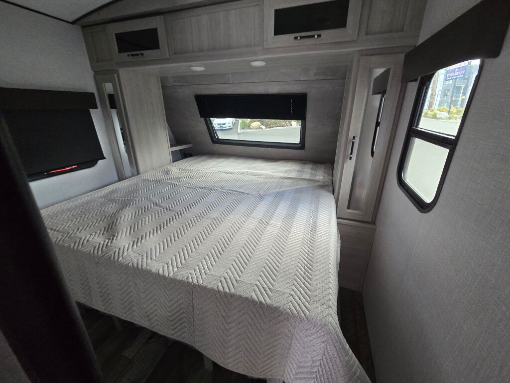 New 2025 CrossRoads Sunset Trail Super Lite SS285CK Travel Trailer for ...