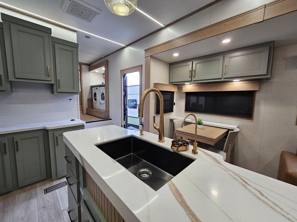 New 2026 Crossroads Redwood 371RL Fifth Wheel for sale in, Sumner Wa ...