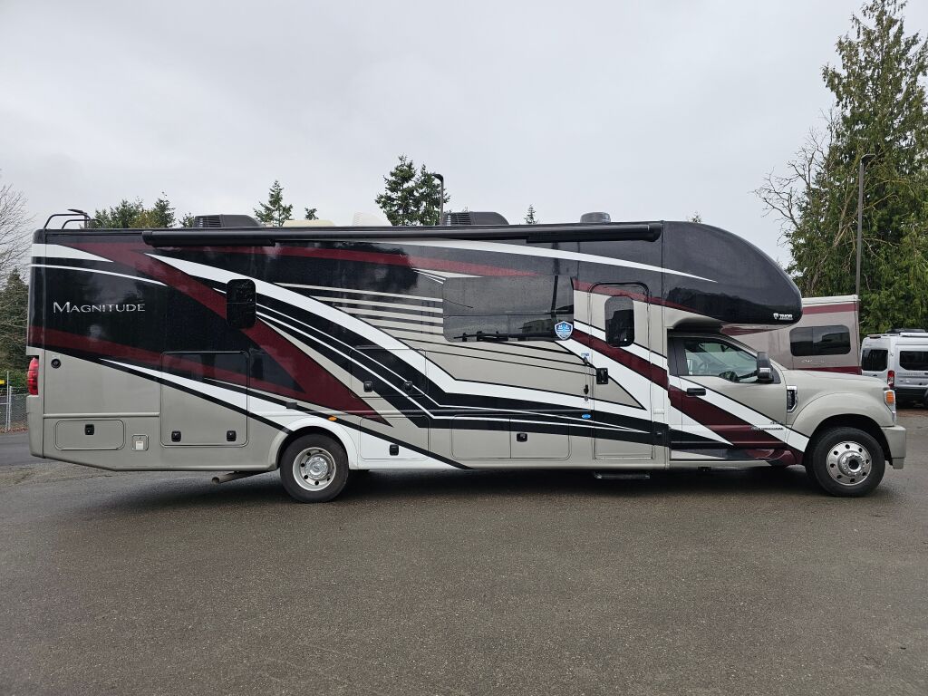 Used 2023 Thor Motor Coach Magnitude 4x4 SV34 Class C Diesel for sale ...