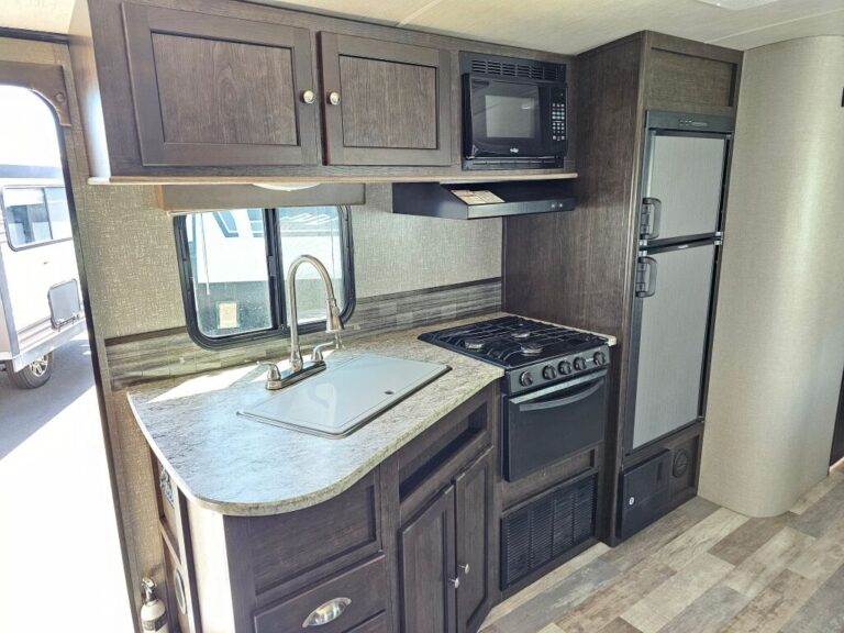 Used 2017 Cruiser RV Shadow Cruiser 280QBS Travel Trailer for sale in ...