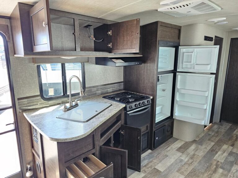 Used 2017 Cruiser RV Shadow Cruiser 280QBS Travel Trailer for sale in ...