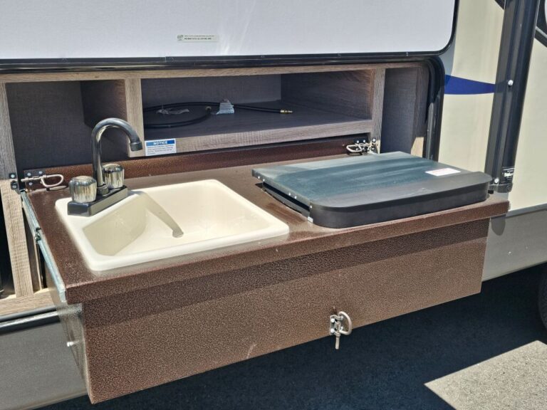 Used 2017 Cruiser RV Shadow Cruiser 280QBS Travel Trailer for sale in ...