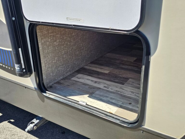 Used 2017 Cruiser RV Shadow Cruiser 280QBS Travel Trailer for sale in ...