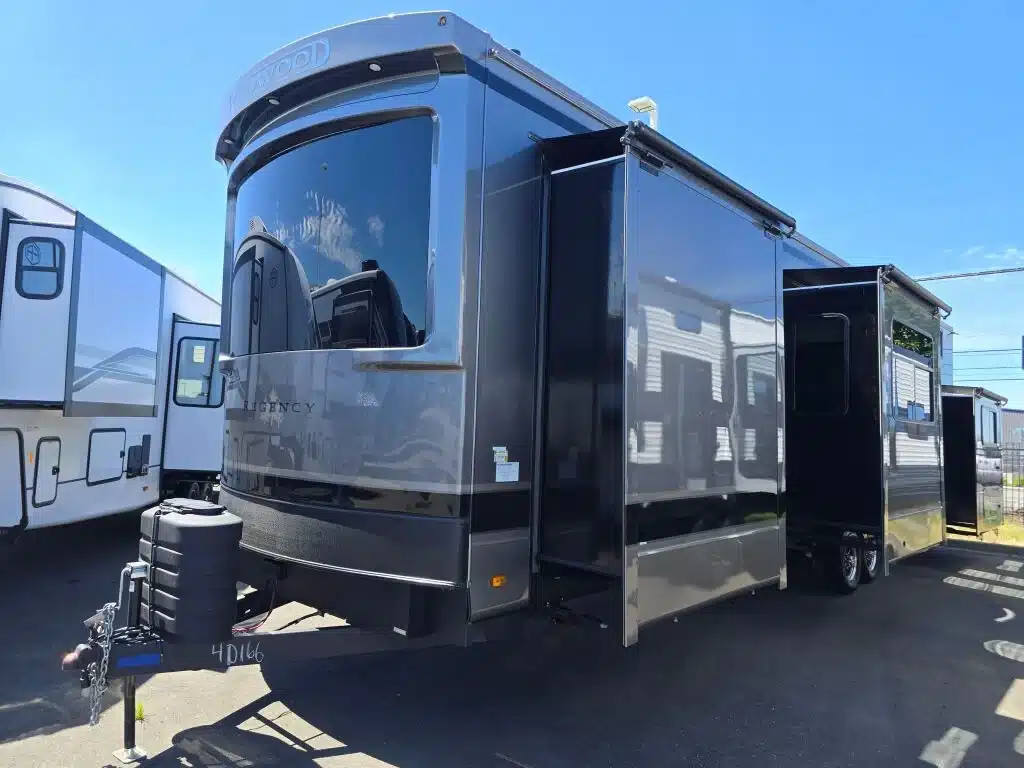 Crossroads Redwood Regency on sale at Poulsbo RV, Four locations in ...