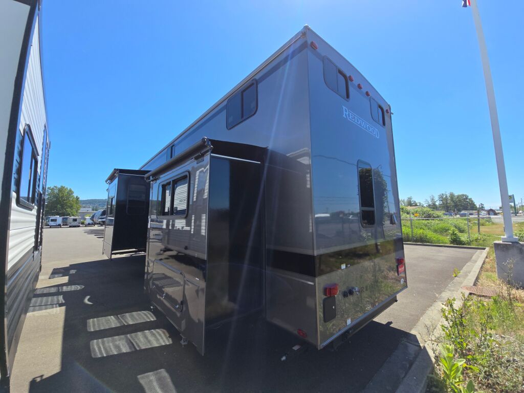 New 2025 CrossRoads Redwood Regency RW3881FKL for sale in Mount Vernon, WA