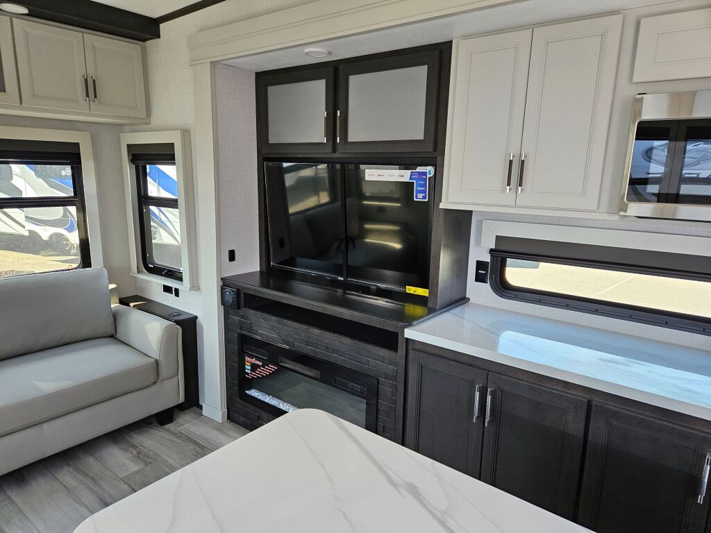 New 2025 Keystone Alpine 3303CK Fifth Wheel for sale in, Everett Wa, at ...