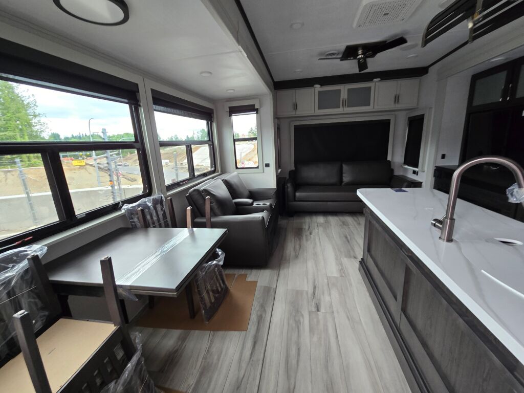 New 2025 Keystone Alpine 3303CK Fifth Wheel for sale in, Kent Wa, at ...