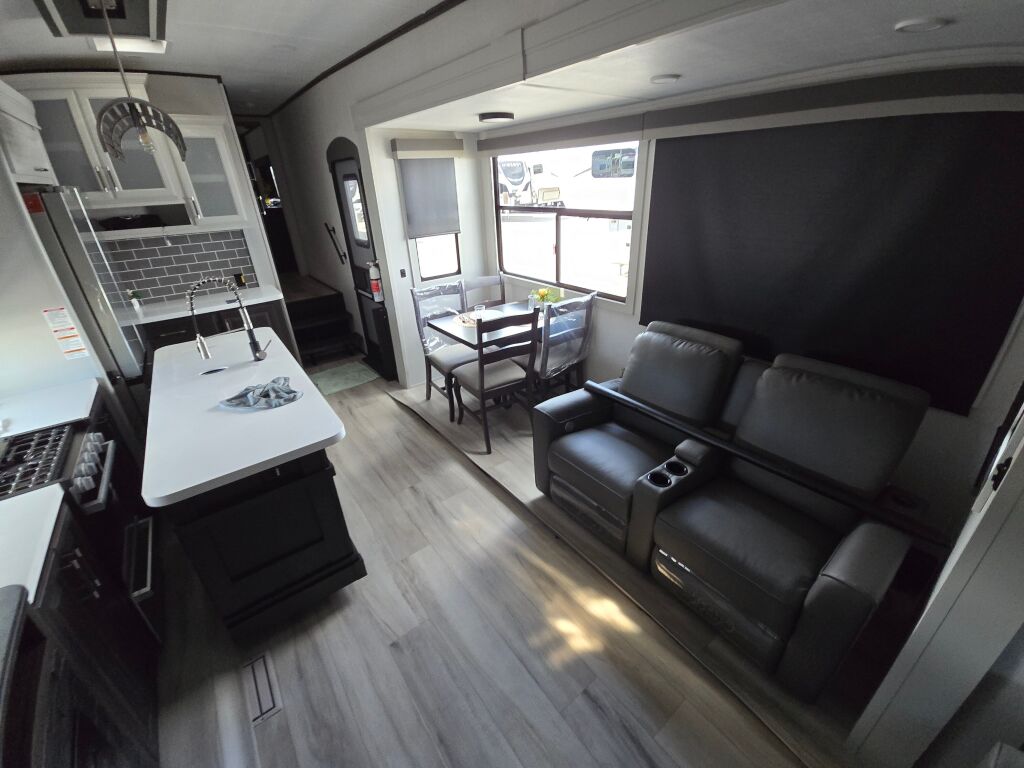 New 2025 Keystone Alpine Avalanche Edition 321RL Fifth Wheel for sale ...