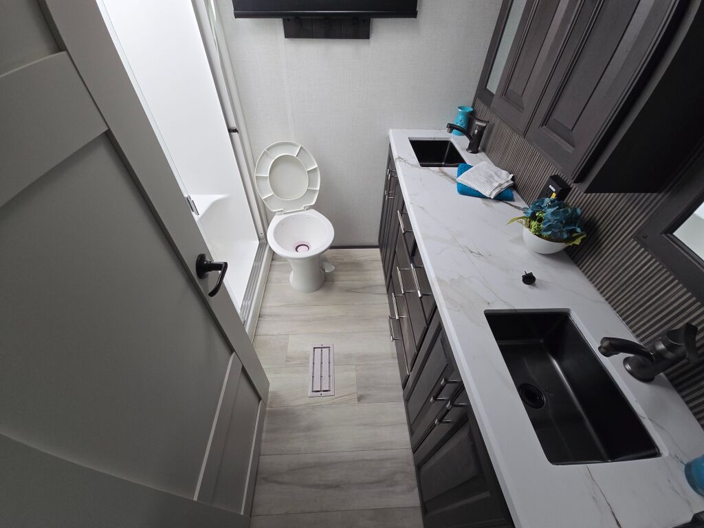 New 2025 Keystone Alpine Avalanche Edition 321RL Fifth Wheel for sale ...