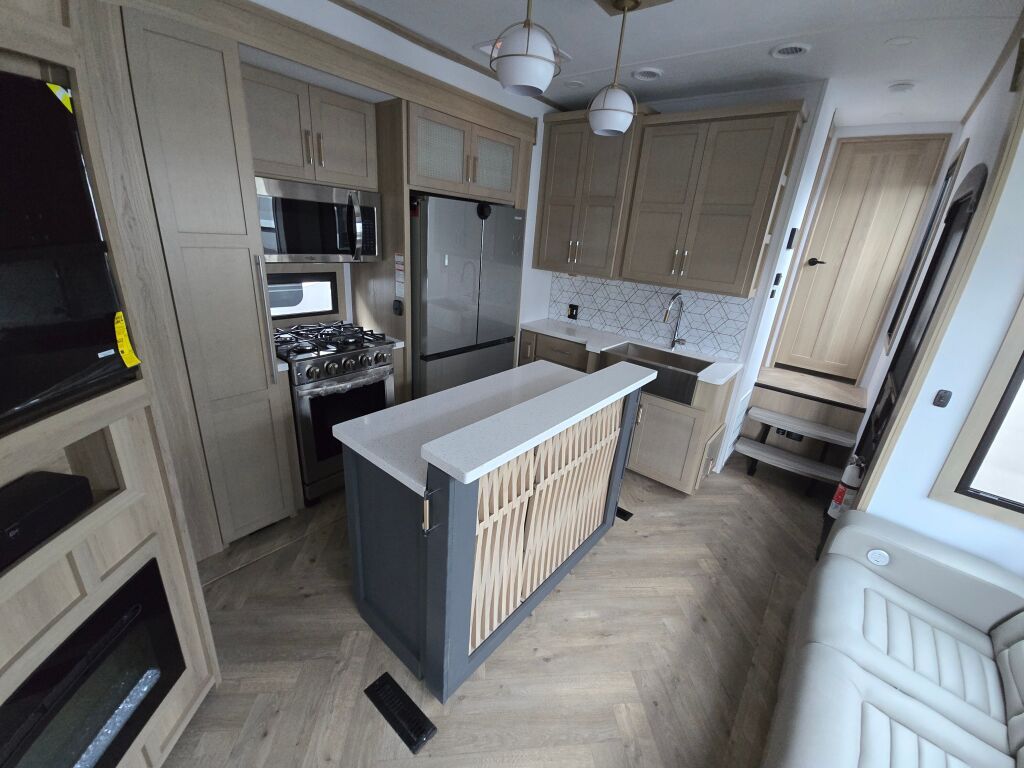 New 2025 Keystone Raptor 415 Toy Hauler, Fifth Wheel for sale in, Mt ...