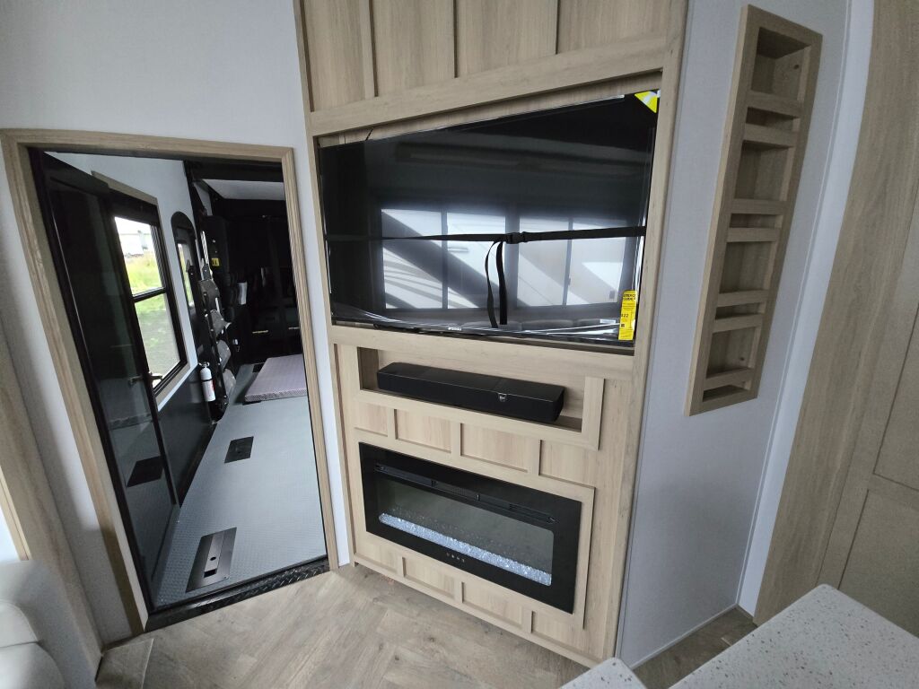 New 2025 Keystone Raptor 415 Toy Hauler, Fifth Wheel for sale in, Mt ...