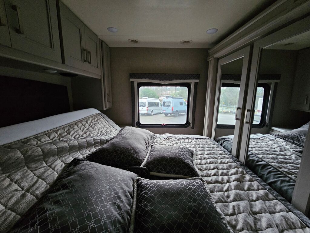 Used 2023 Thor Motor Coach Magnitude 4x4 SV34 Class C Diesel for sale ...