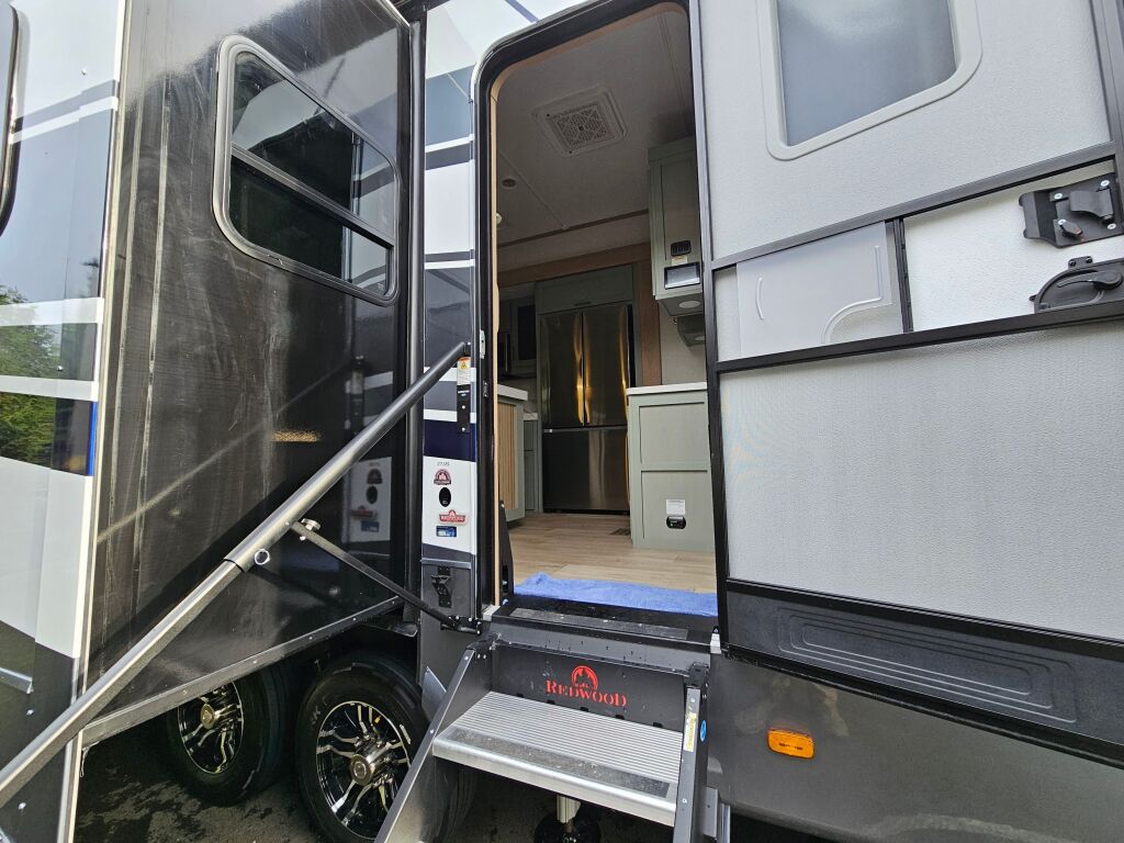 New 2026 Crossroads Redwood 371RL Fifth Wheel for sale in, Sumner Wa ...