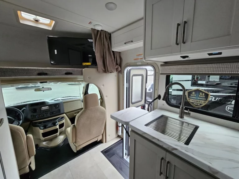 Thor Motor Coach Quantum on sale at Poulsbo RV, Four locations in ...